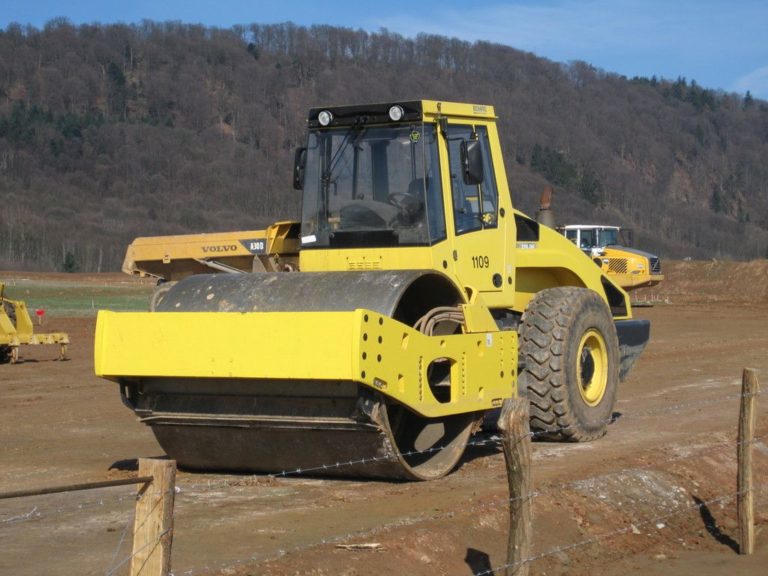 Location de COMPACTEUR V5 MONOCYLINDRE VIBRANT LISSE - EJTP